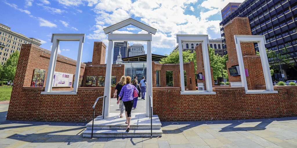 President's House Site | Philadelphia Visitor Center